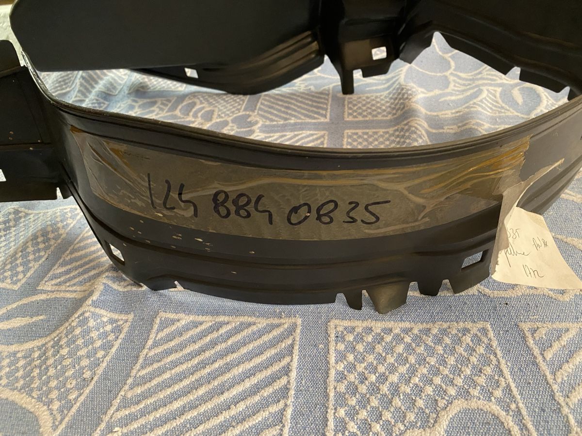 Garde-boue Mercedes W124, pièce d'origine 1248840835! (Neuf avec ...