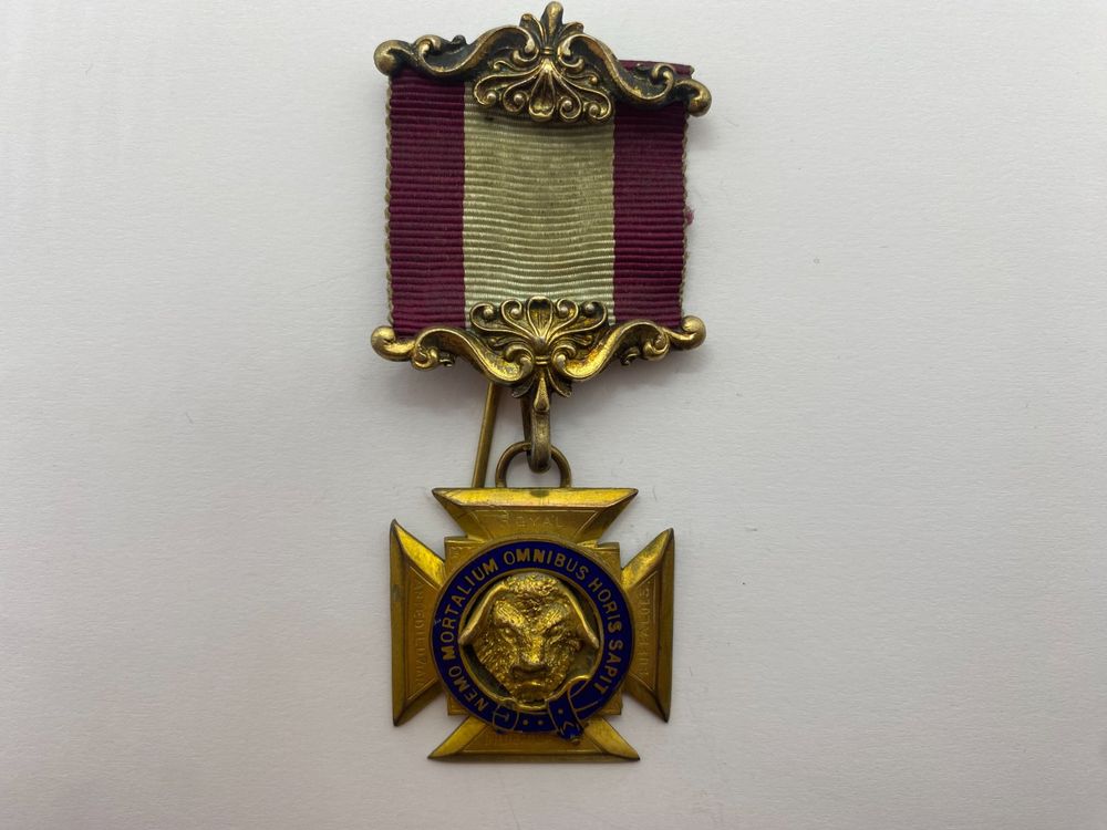 FREIMAURER Abzeichen NEMO MORTALIUM OMNIBUS H. S. //G997 (Gebraucht) in ...