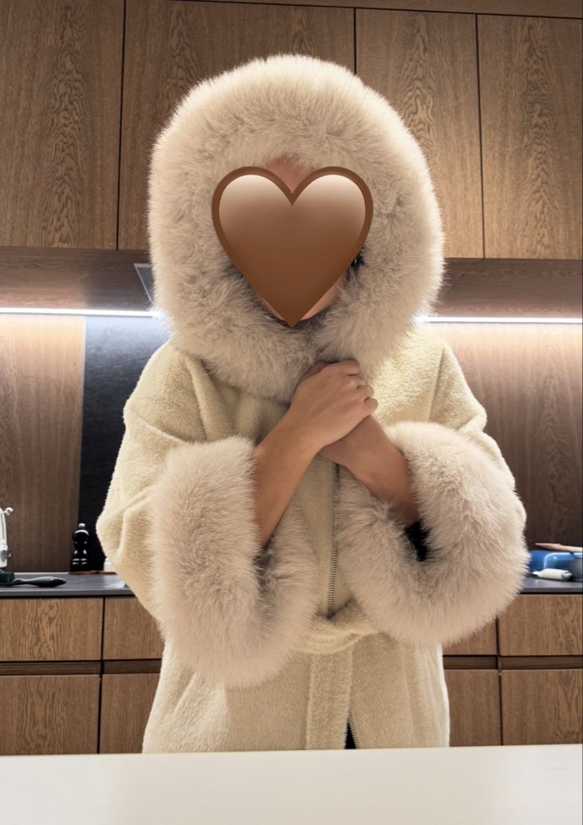 Fur coat with fox trim, size M, cream (Neu und originalverpackt) in ...