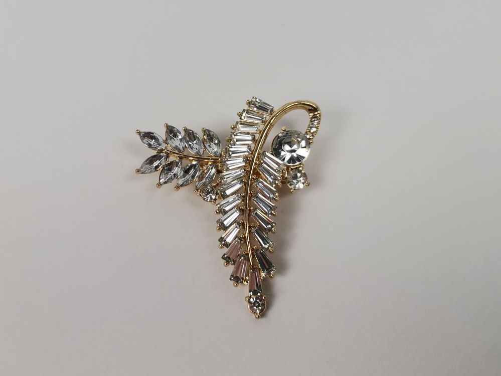 Brosche "Feder" mit Strasssteinen (1 Stück) (Gebraucht) in für CHF 1 ...