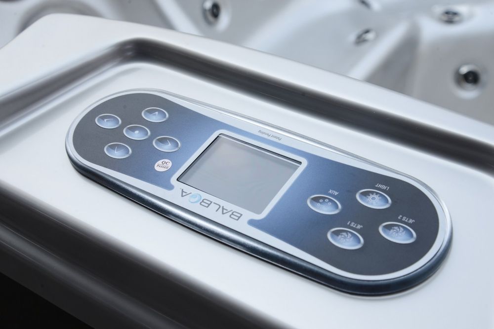 Luxus-Whirlpool ab 1.–! Spa Solutions Platinum Whirlpool (Neu und ...