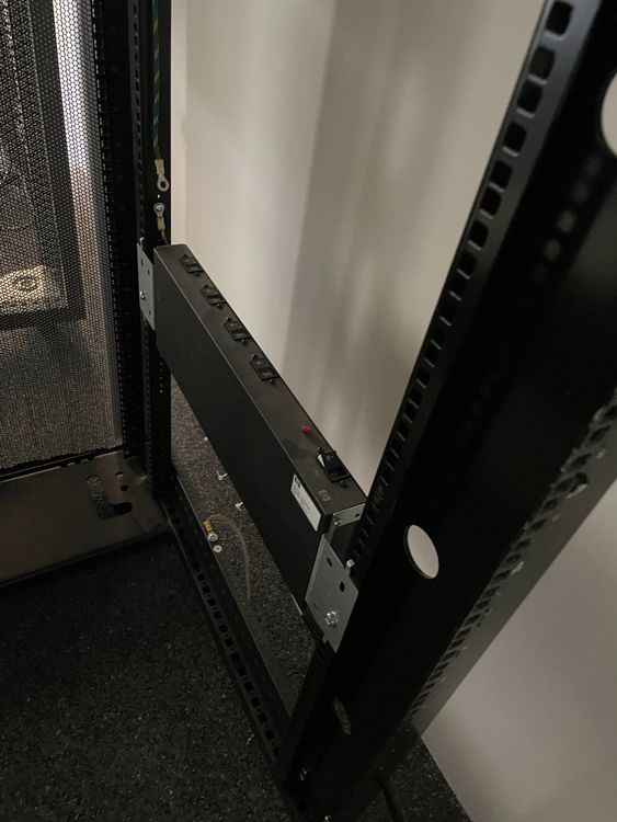 HP Server Rack 47U mit Rollen | Kaufen auf Ricardo