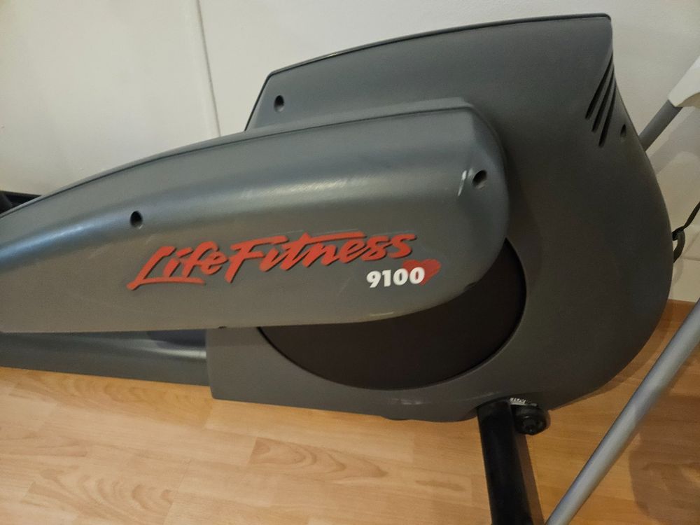 LifeFitness 9100 Crosstrainer professionell Fitness Stabil (Gebraucht) in Frutigen für CHF 1 ...
