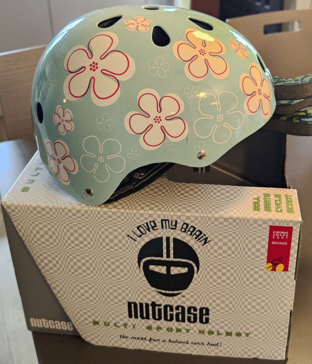 Casque vélo Nutcase fleuri (Gebraucht) in für CHF 11 – mit Lieferung auf Ricardo kaufen