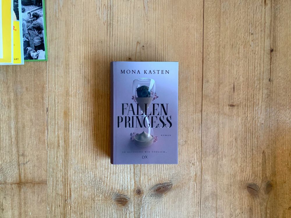 Fallen Princess (neu, signiert) – Mona Kasten (Neu (gemäss Beschreibung ...