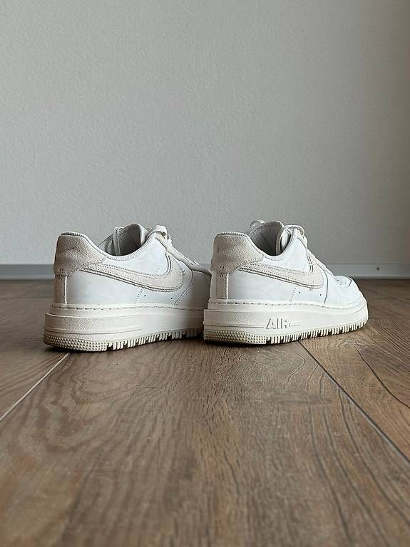 NIKE AIR FORCE 1 LUXE HO21 (D'occasion) à St. Antoni pour CHF 100 ...