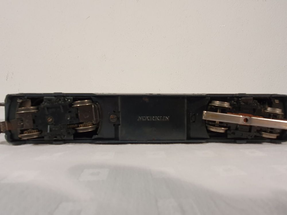 Schönes Märklin Set: 3 Loks und 2 BLS-Wägen (Ref. 302) (Gebraucht) in ...