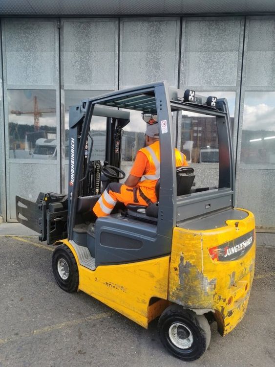 Jungheinrich EFG425K Elektro 4 Rad-Stapler mit Ballenklammer (Gebraucht ...