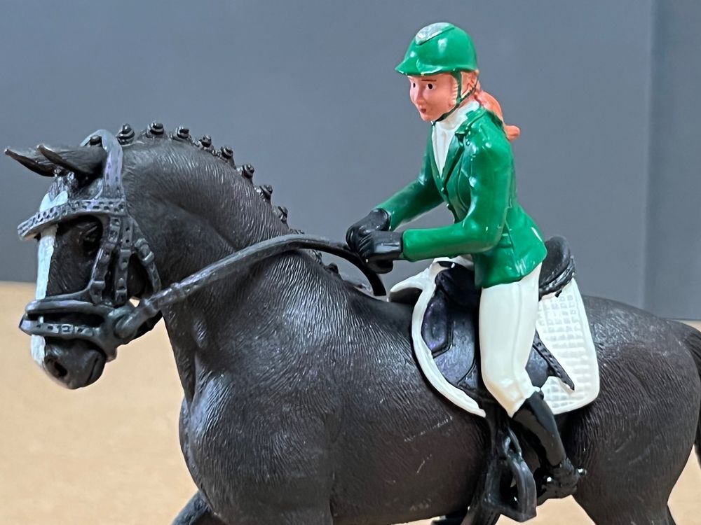 Schleich 42358 Springreiterin Hannoveraner Pferd Reiterin | Kaufen auf ...