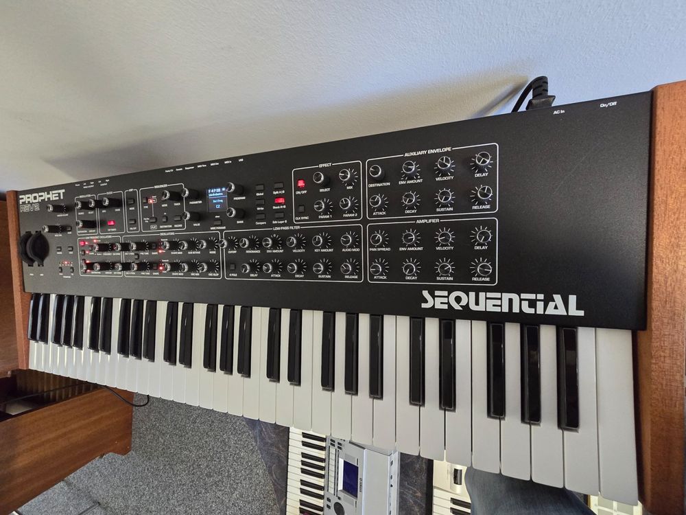 SEQUENTIAL PROPHET REV2 vom grossen DAVE SMITH !! (Gebraucht) in ...