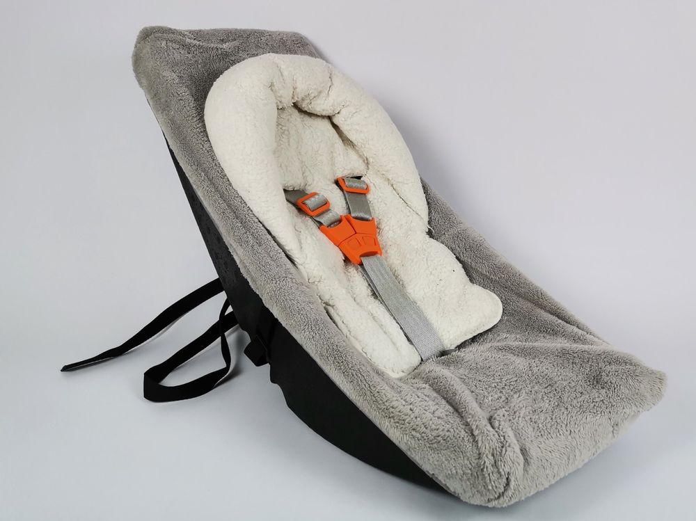 WEBER Babyschale + Verkleinerung für Veloanhänger (Gebraucht) in ...