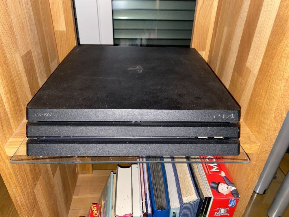 Sony Playstation 4 Pro & 2 Controller | Kaufen auf Ricardo