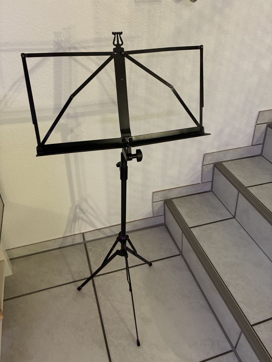 Notenständer - Praktisch & Stabil, höhenverstellbar (Gebraucht) in ...