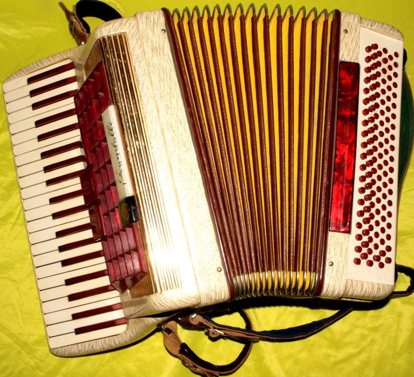 AKKORDEON SCANDALLI, ITALY M 481/108 (schmale Piano-Tasten) | Kaufen auf Ricardo