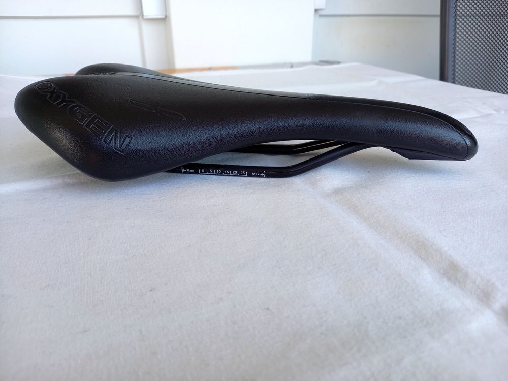 Oxygen Cyrius bike saddle - 135mm | Kaufen auf Ricardo