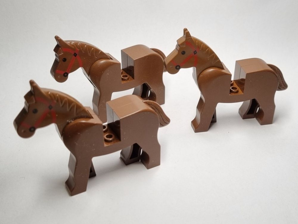 LEGO 3x 4493c01pb03 Horse with Black Eyes, Red Bridle | Kaufen auf Ricardo