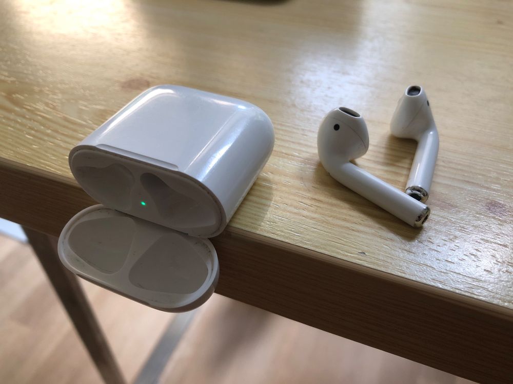 Original Apple AirPods (Defekt) in Dällikon für CHF 11 – mit Lieferung ...