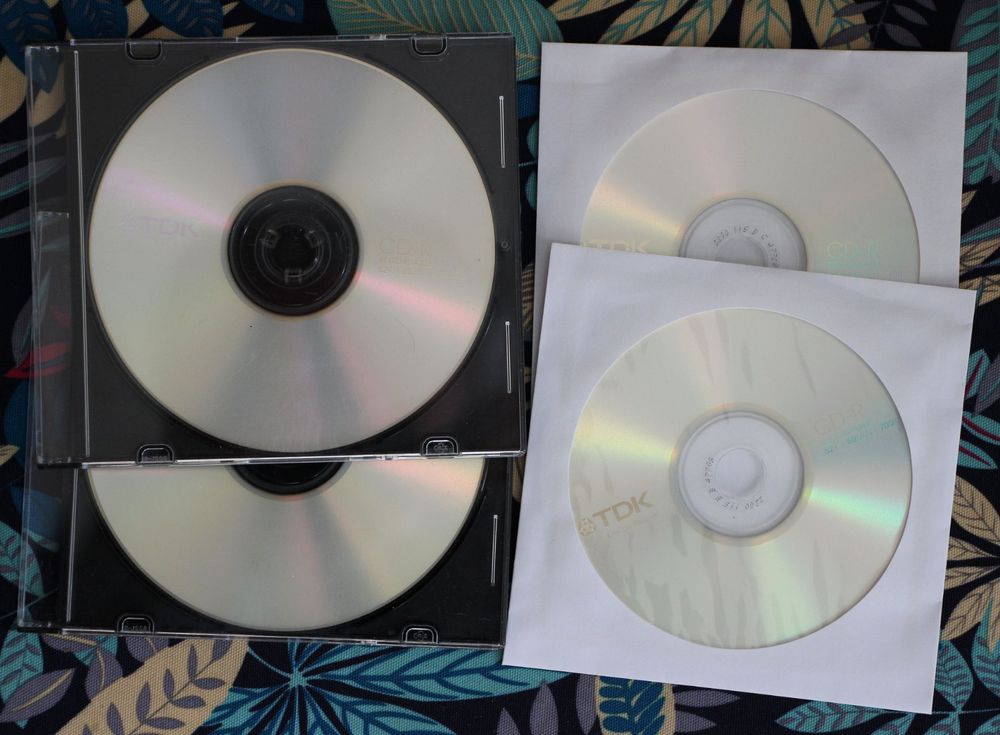 4 TDK CD-R Rohlinge 700MB mit 2 Plastik- und 2 Papierhüllen (Neu (gemäss Beschreibung)) in ...