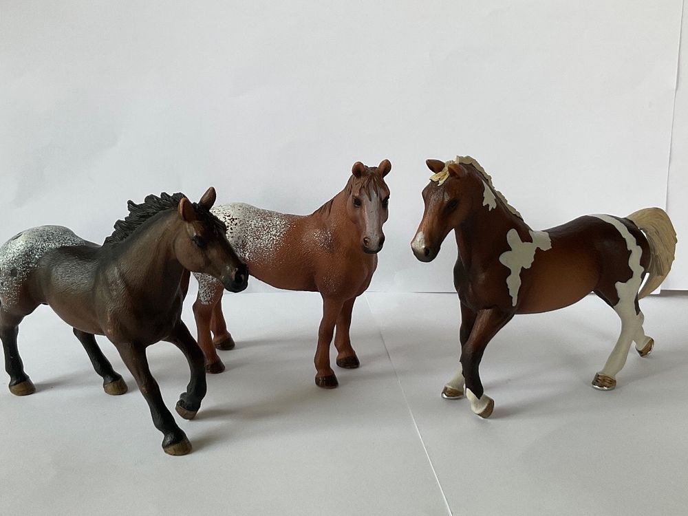 Drei antike Schleich Pferde, Schecken (Gebraucht) in Kilchberg ZH für CHF 28 – mit Lieferung auf ...