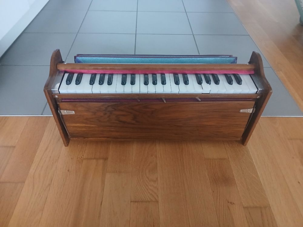 Harmonium fait en Inde (D'occasion) à Carouge GE pour CHF 180 – avec ...
