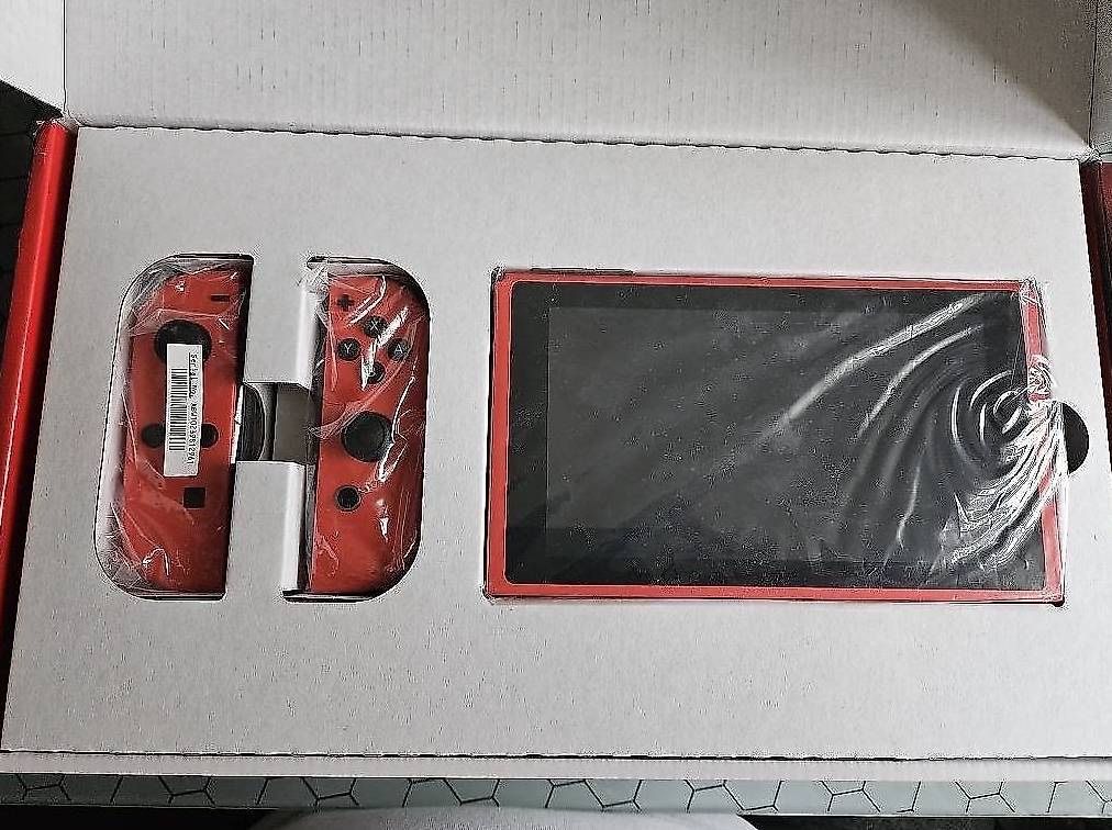 Nintendo Switch avec 3 jeux neuf dans sa boîte édition Mario (Neuf ...