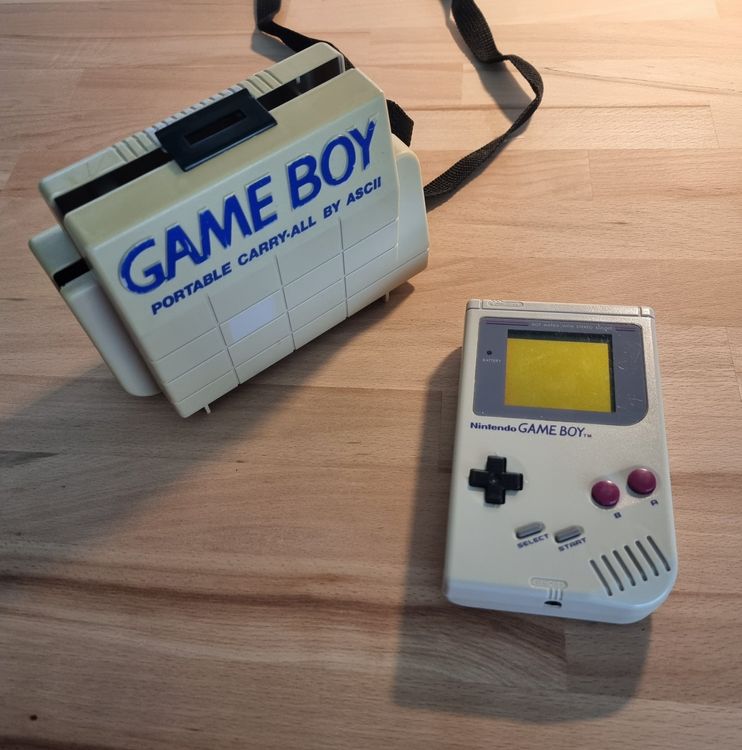 GAME BOY classic DMG-01 et boîte/sacoche CARRY ALL officiel (Gebraucht) in Genève für CHF 189 ...