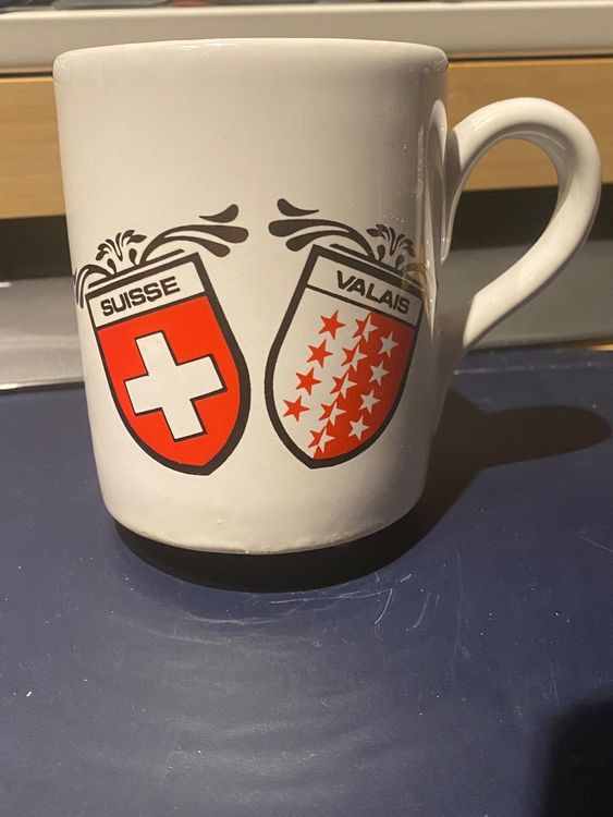 Keramik-Tasse mit Walliser / Valais + CH Wappen | Kaufen auf Ricardo