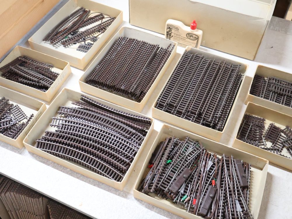 Kleinbahn ca. 200 x El. Weichen & Gerade & Kurve -Schiene H0 (Gebraucht ...