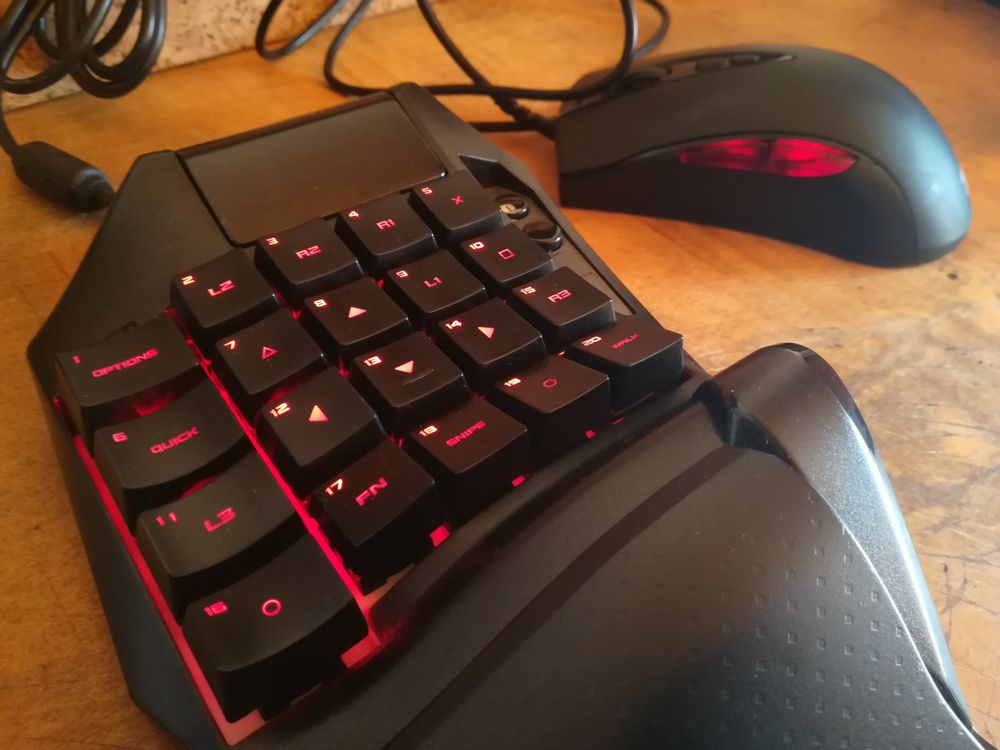 Hori Tac Pro M2 (gaming mouse & keyboard PS4 PC) (Gebraucht) in Charrat ...