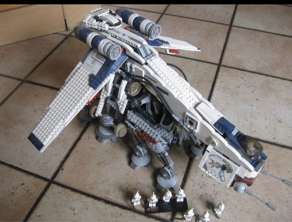 10195 Lego star wars Republic Dropship und AT OT | Kaufen auf Ricardo