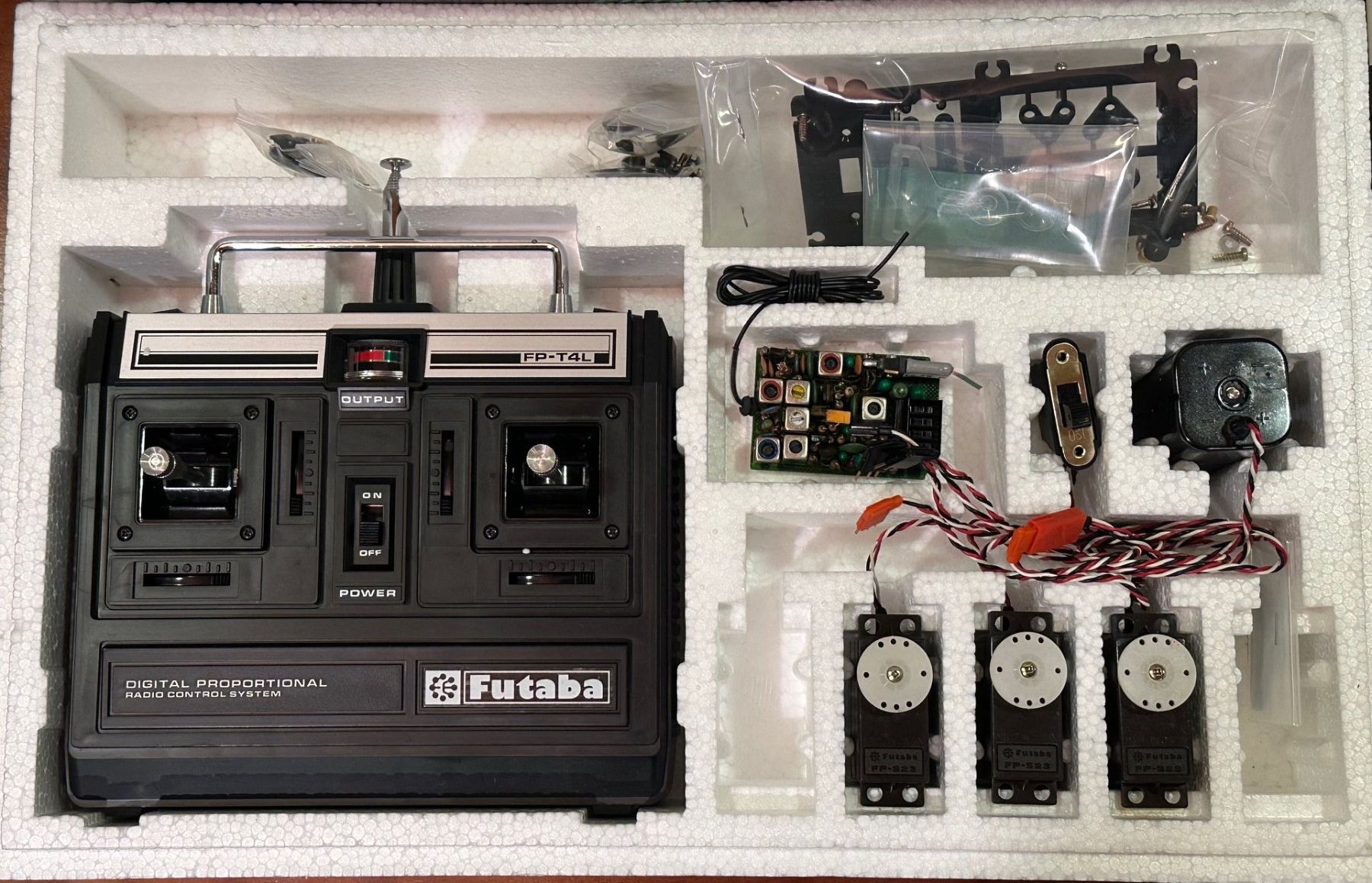 Futaba FP-T4L Digital Proportional Radio Control System (Neu (gemäss ...