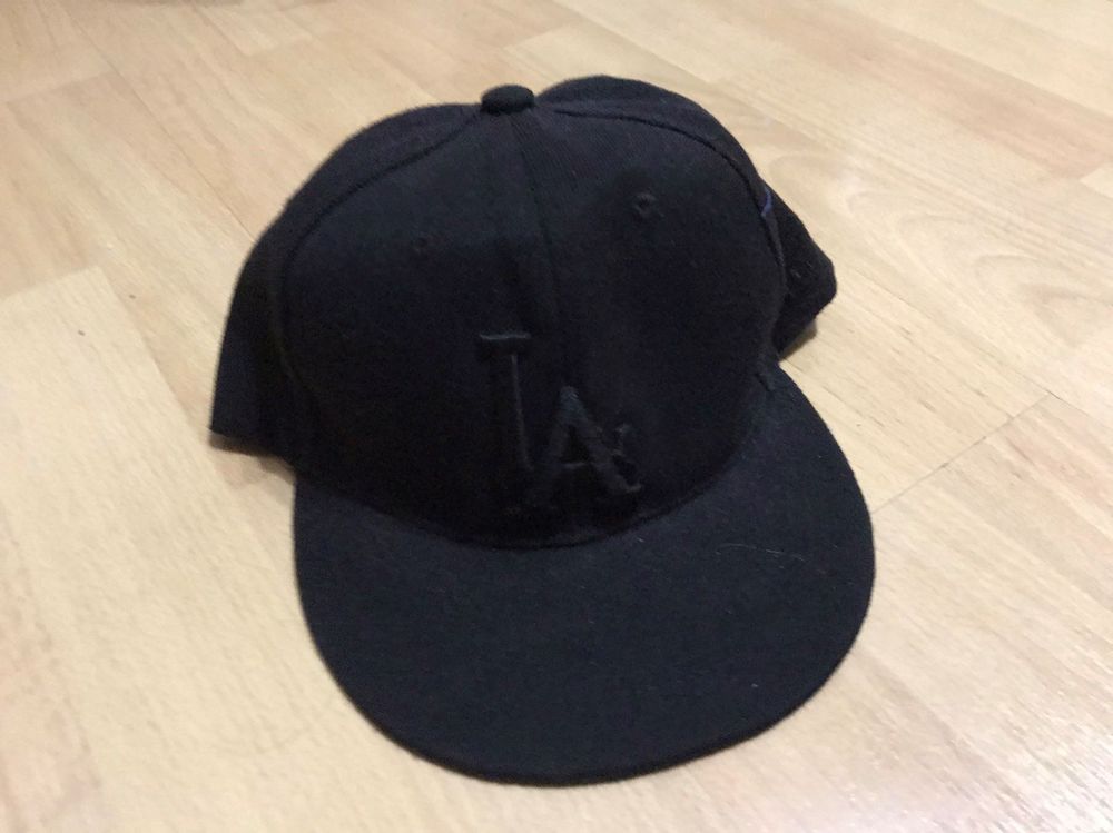 LA Cap schwarz (Gebraucht) in Lupfig für CHF 1 – mit Lieferung auf ...