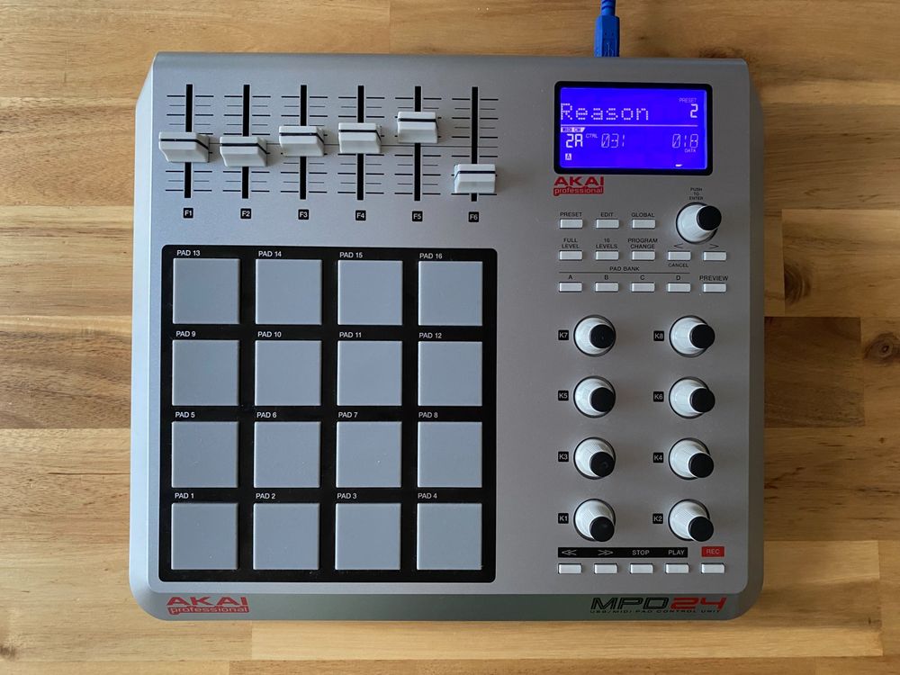 Akai MPD24 - MIDI-Über-USB Pad-Controller | Kaufen auf Ricardo