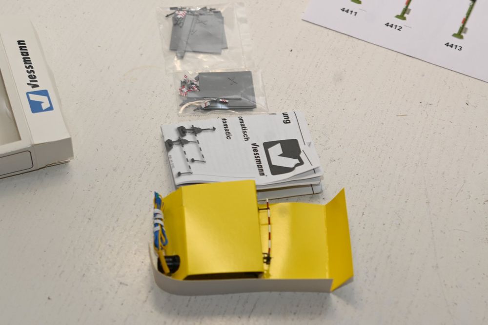 Viessmann Signale + Bahnschranke nur eine Schranke Spur N (Gebraucht ...