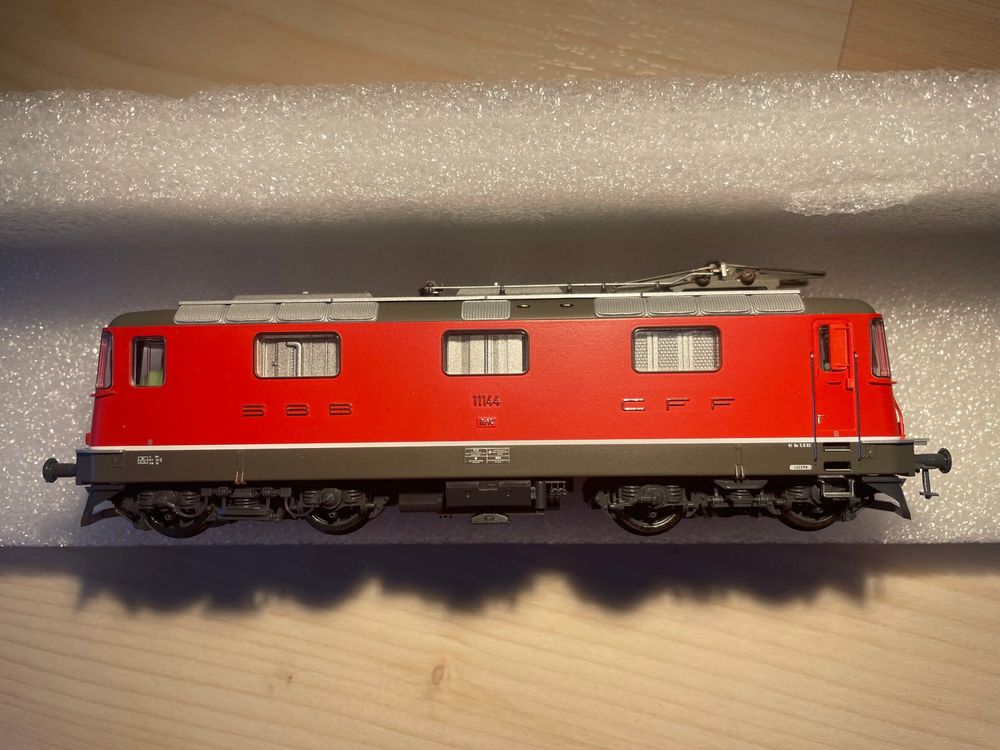 Roco 63845: Re 4/4 II 11144, rot, Scheinwerfer, digital (Gebraucht) in ...