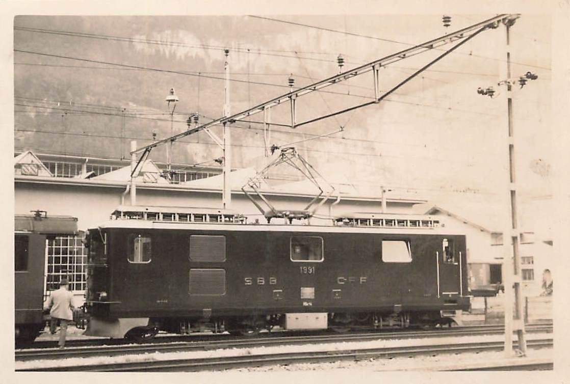 Brünig SBB Bahnhof mit elektrischer Lokomotive foto 9 x 6 (Usato) a ...
