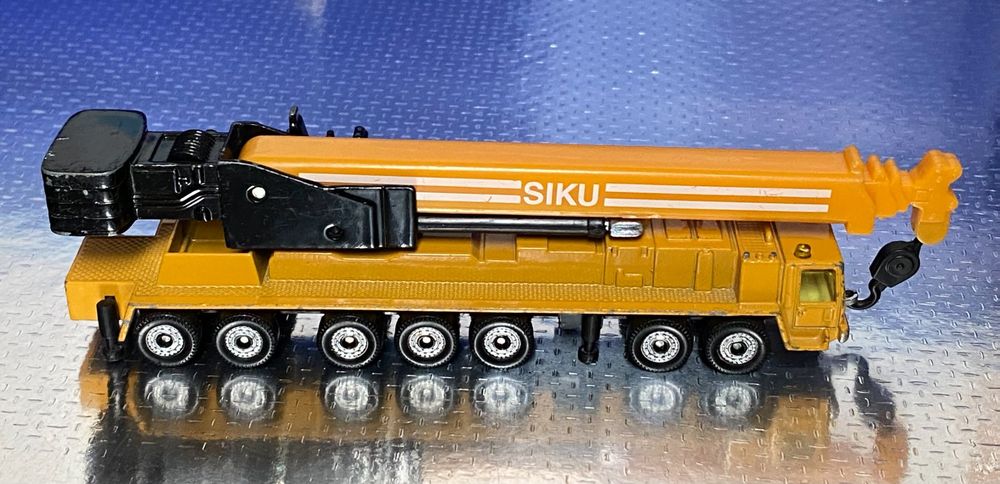 SIKU 1623, 1830 Fahrbarer Kran mit 7 Achsen | Kaufen auf Ricardo