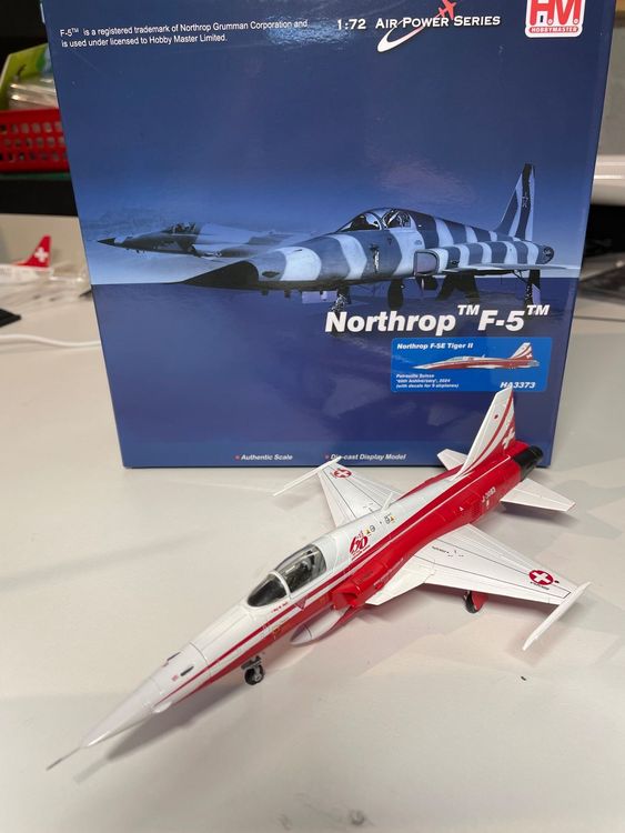 F-5E Tiger Patrouille Suisse 60 Jahre Metallmodell 1/72 (Neu und originalverpackt) in Hochfelden ...