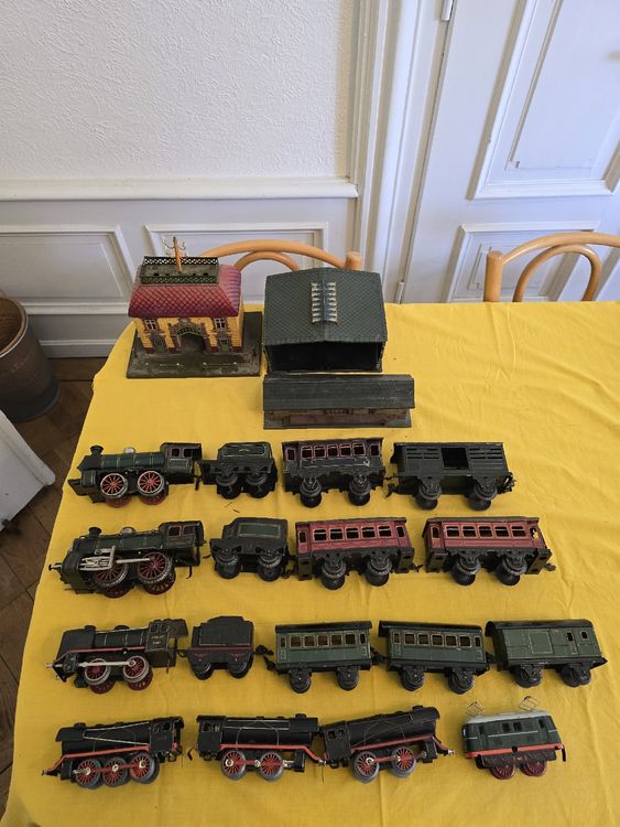 Konvolut: Alte Eisenbahnen (Lokomotiven, Wagen, Zubehör) (Gebraucht) in Bern für CHF 257 – nur ...