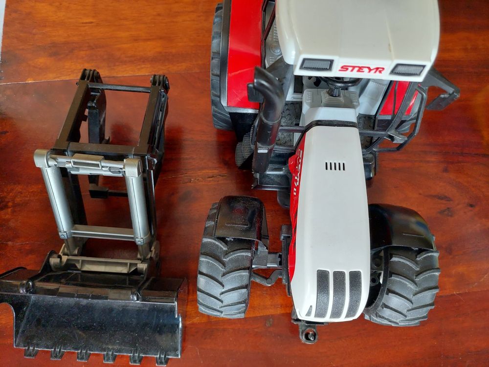 Steyr CVT 170 Traktor / Bruder Anhänger (Gebraucht) in Beckenried für ...
