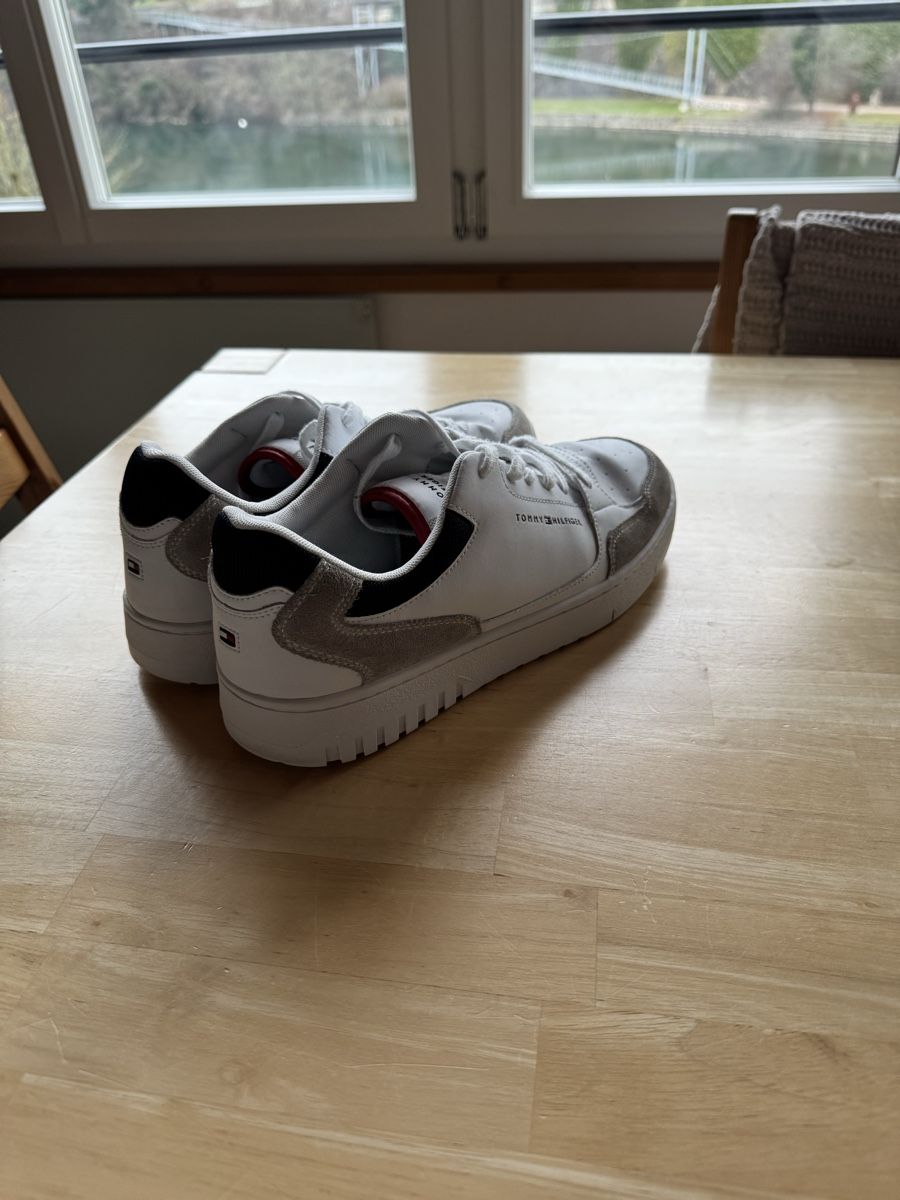 Tommy Schuhe (Neu (gemäss Beschreibung)) in Laufenburg für CHF 50 – nur ...