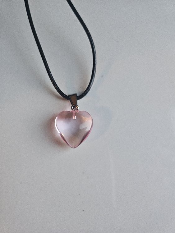 collier petit coeur rose (Neuf (Voir description)) à Senèdes pour CHF 1 – avec livraison ...
