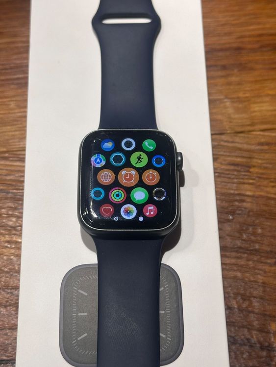 Apple Watch Series 5 (GPS, 44 mm) - inkl. 2 Armbänder (Gebraucht) in ...