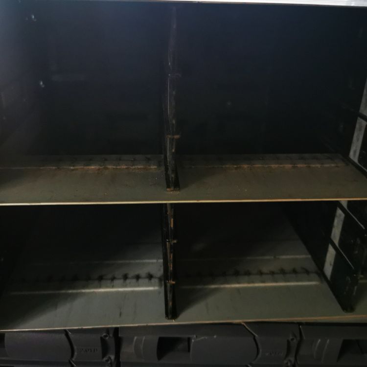 NetApp NAJ 0801 24 Disk Shelf mit 12 Caddies - No 2 | Kaufen auf Ricardo