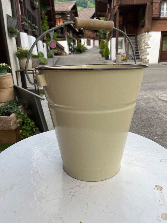 Kleiner alter Email Eimer (Gebraucht) in Brienz BE für CHF 16 – mit Lieferung auf Ricardo kaufen