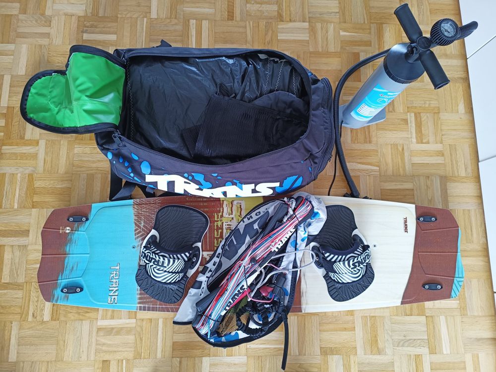 Kiteboarding Set (Schirm, Bar, board und Pumpe) | Kaufen auf Ricardo