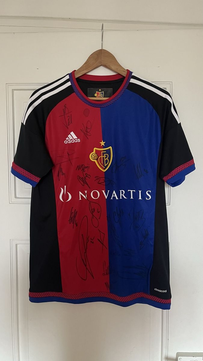 Signiertes FC Basel Trikot (Gebraucht) in Zürich für CHF 60 – mit ...