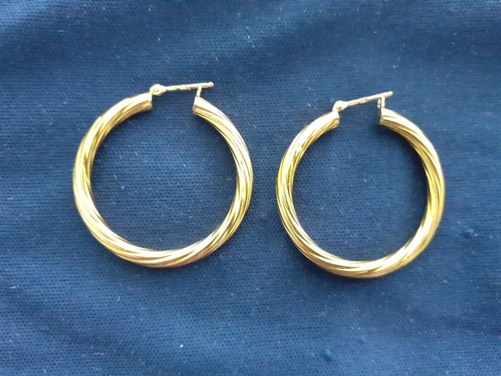 goldfarbene Creolen mit Wellenstruktur - Durchmesser ca.3 cm (Neu (gemäss Beschreibung)) in ...