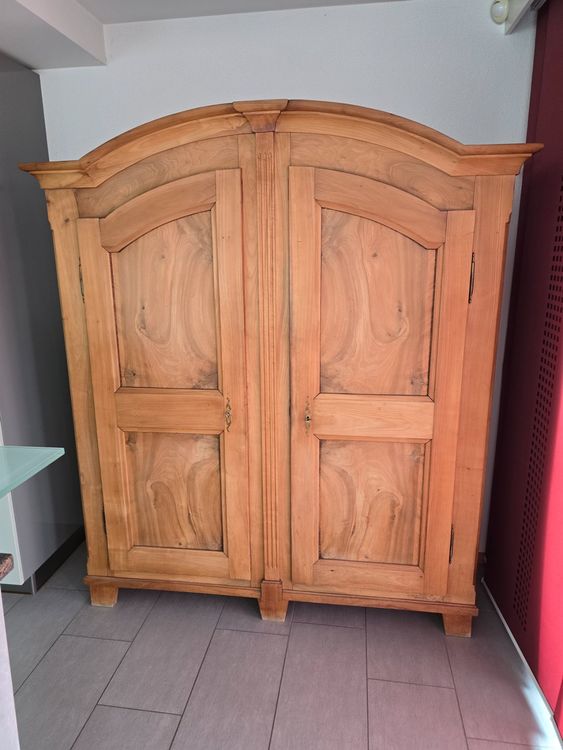 ARMOIRE FRIBOURGEOISE (Gebraucht) in Bulle für CHF 3000 – nur Abholung auf Ricardo kaufen