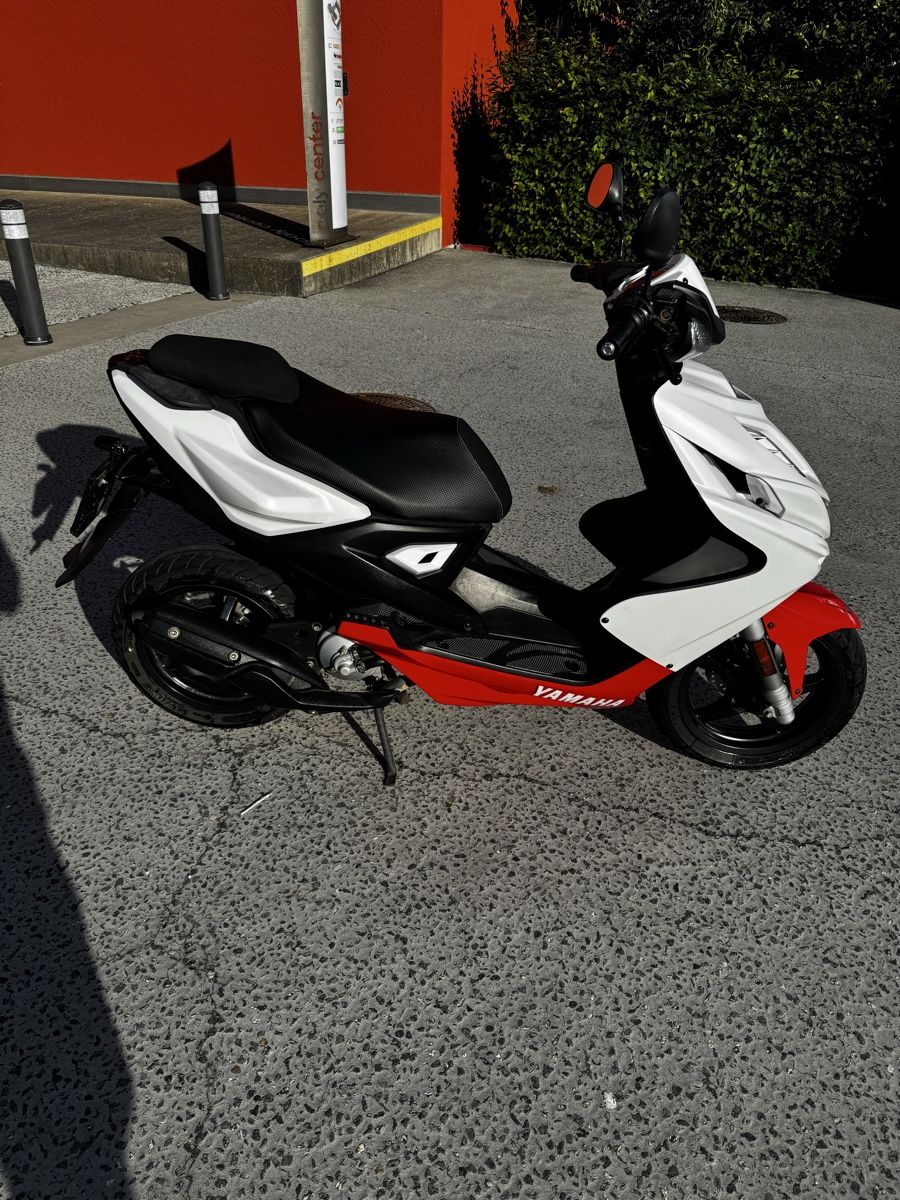 Yamaha Aerox 50 Roller, weiss/rot, Top Zustand! 🛵 (Gebraucht) in Laupen ...